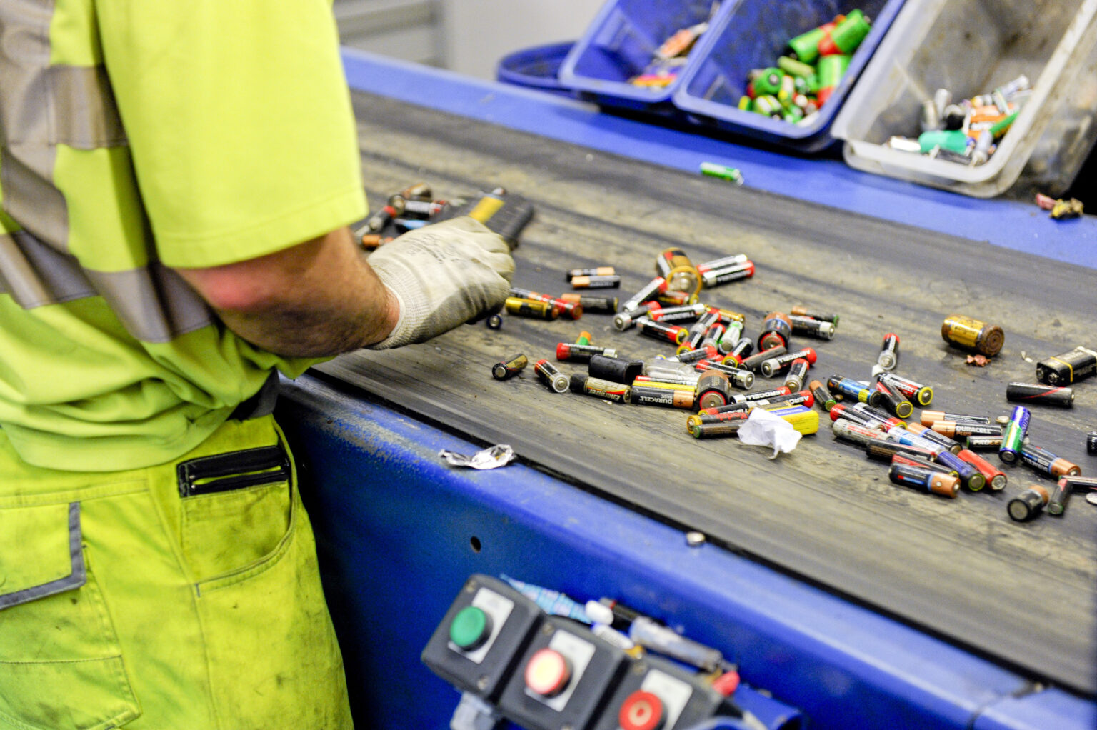 Récolte, tri et recyclage des piles et batteries usagées - AraBel